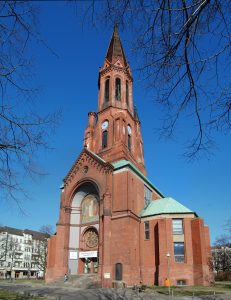 Wie aus Gottesburgen Nachbarschaftstreffs werden - Berliner Kirchen in ...